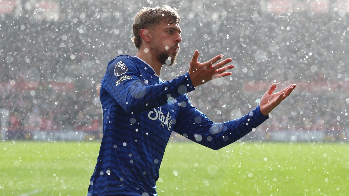 Kiernan Dewsbury-Hall scores late equaliser for Everton at Brentford ...